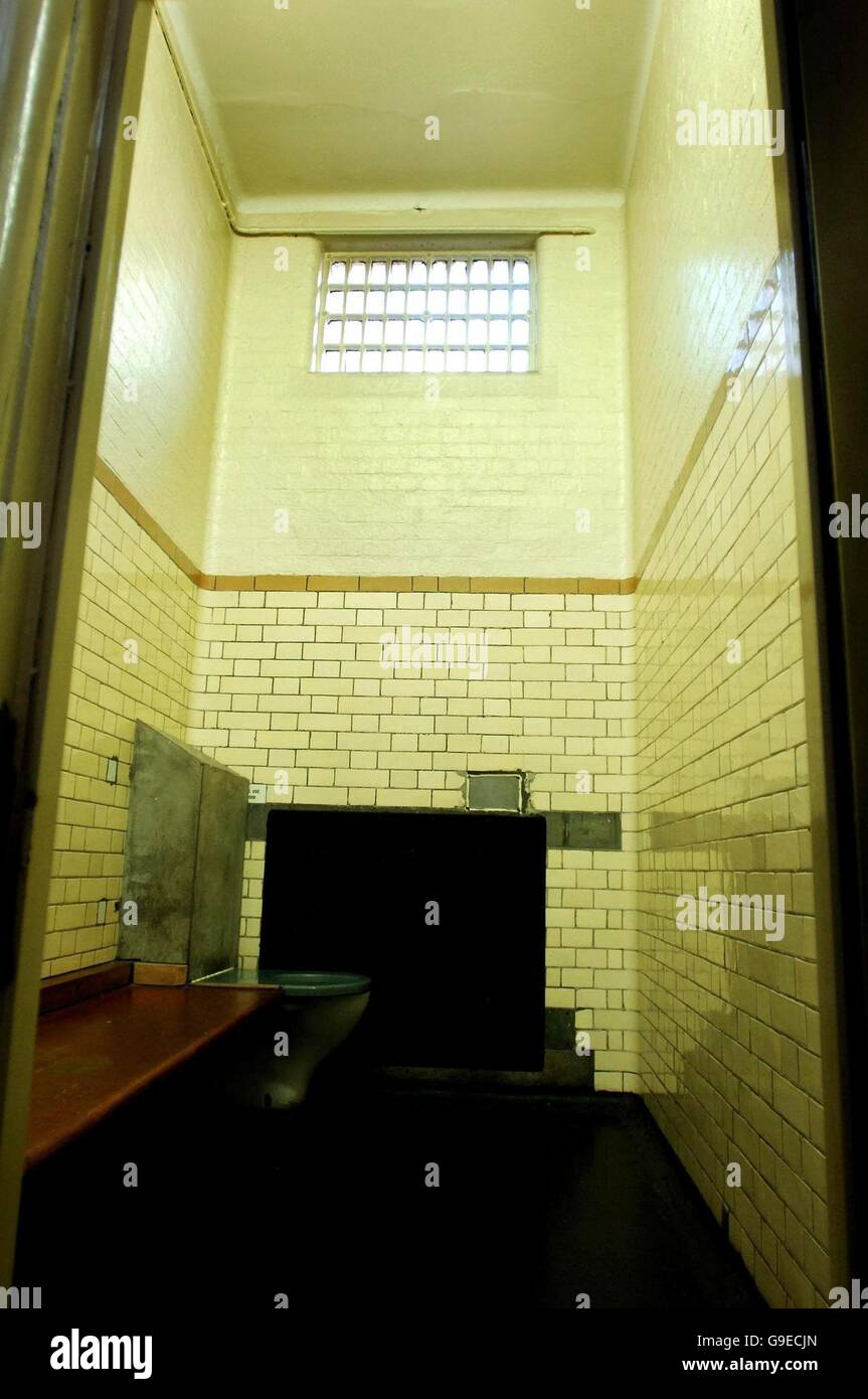 Bow street magistrates court close hi-res stock photography and images ...