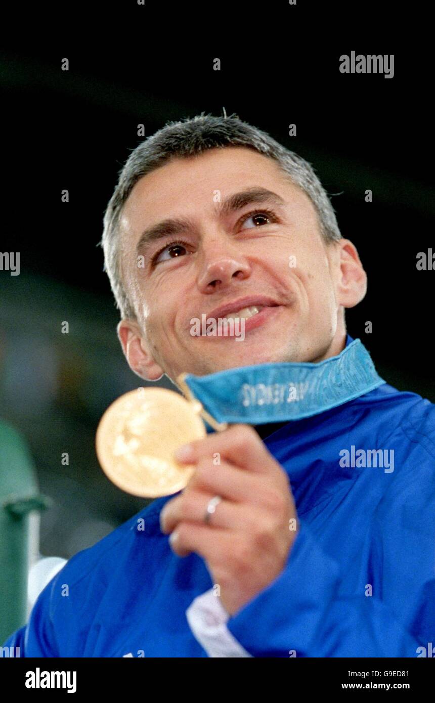 Great Britain's Jonathan Edwards is pleased as punch with his gold ...