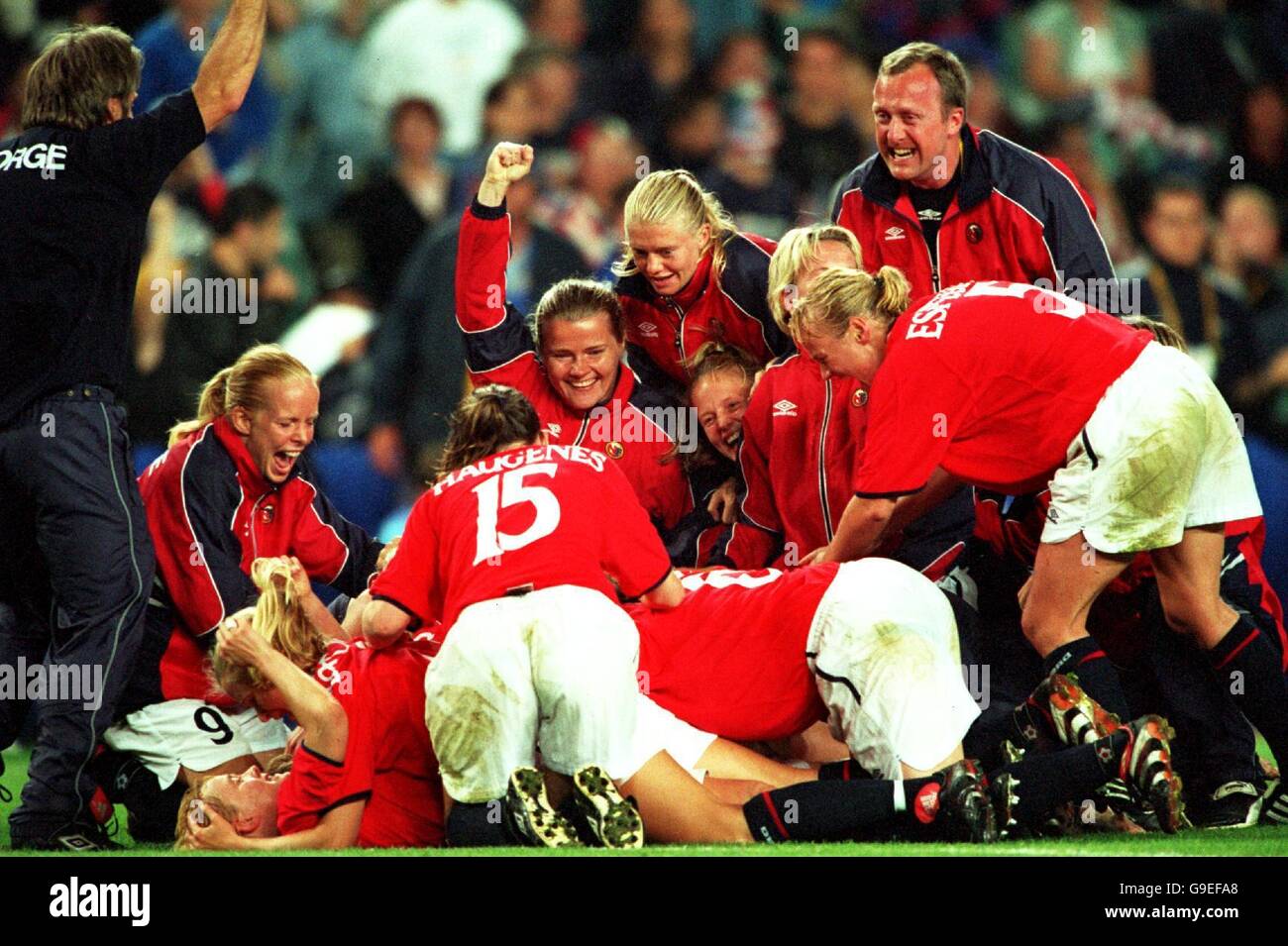 Sydney 2000 football final hi-res stock photography and images - Alamy
