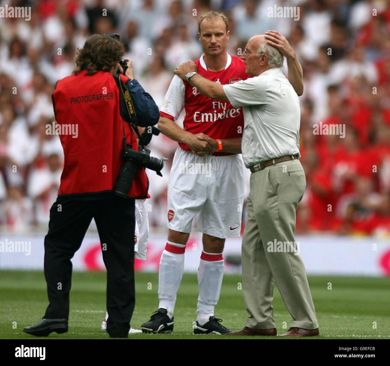 Emirates stadium london hi-res stock photography and images - Alamy