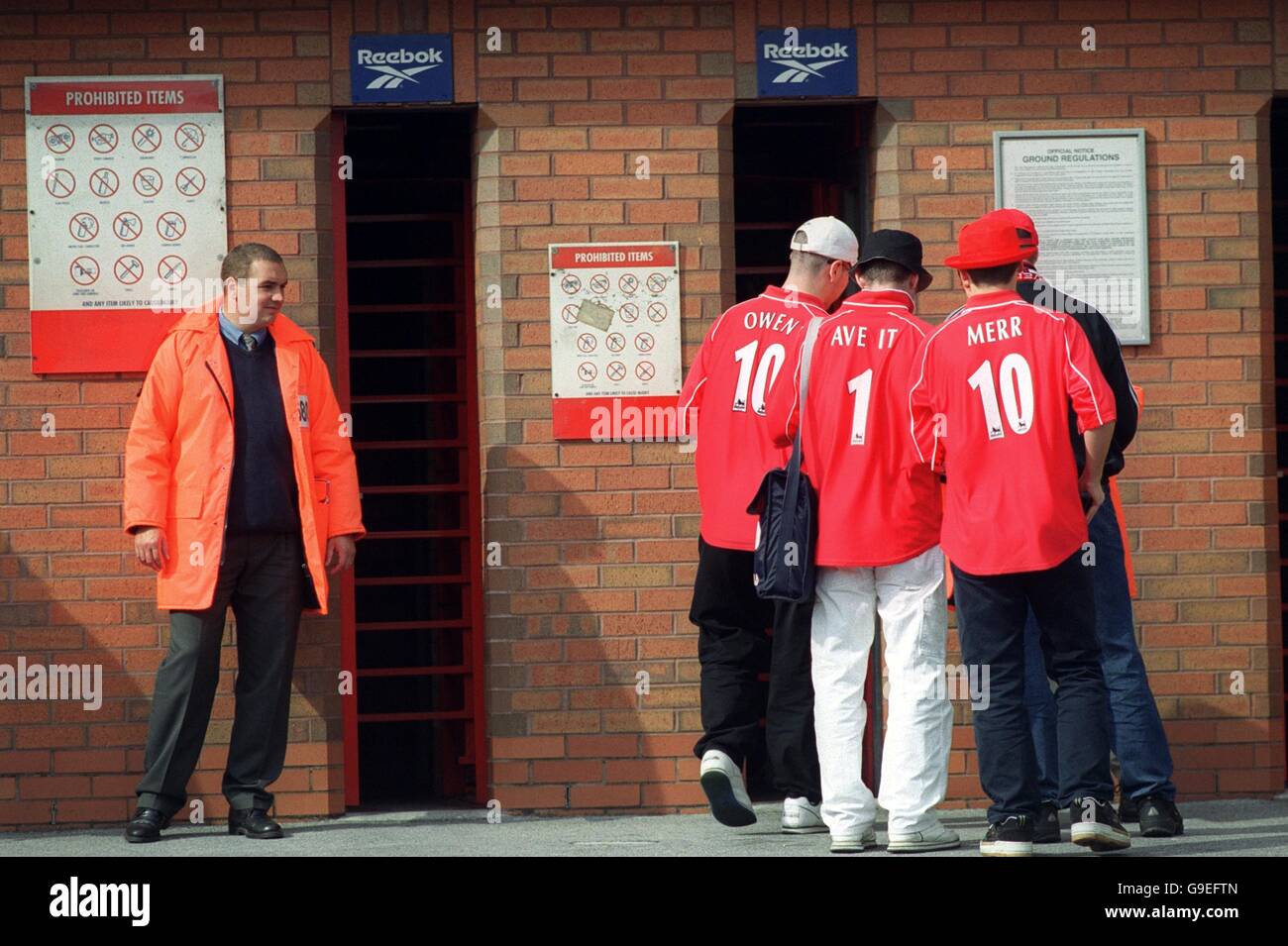 Liverpool fans anfield turnstiles hi-res stock photography and images ...