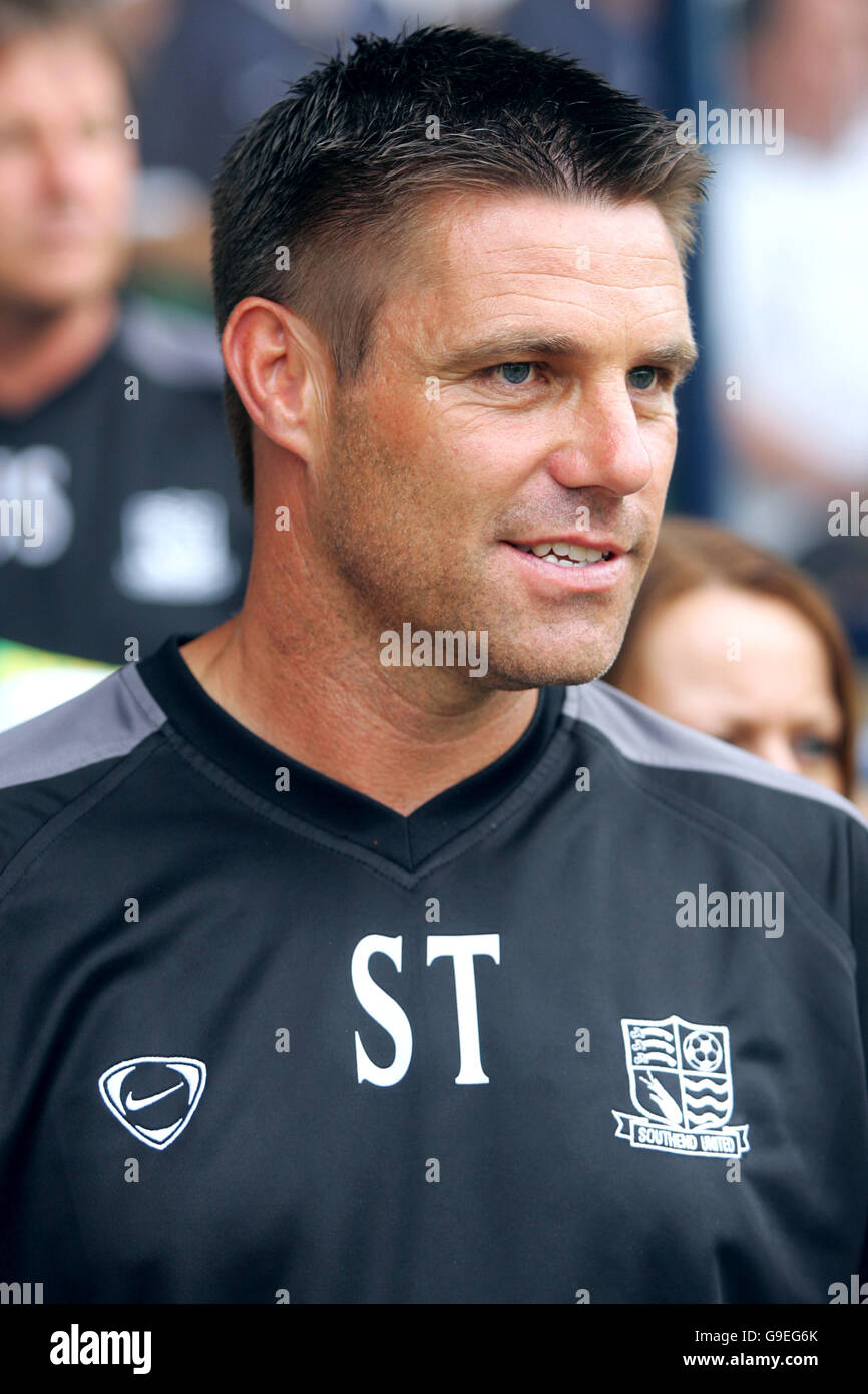 Southend united manager steve tilson hi-res stock photography and ...