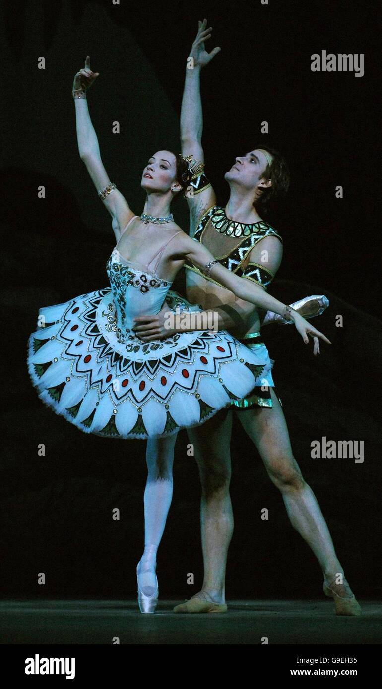 Bolshoi ballet hi-res stock photography and images - Alamy