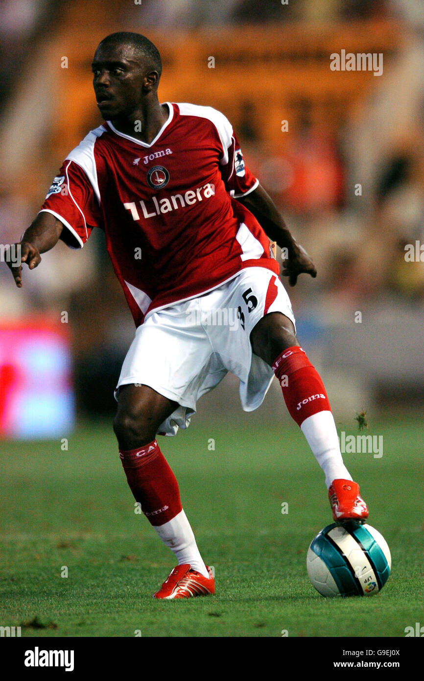 Soccer friendly valencia v charlton athletic mestalla stadium hi-res ...