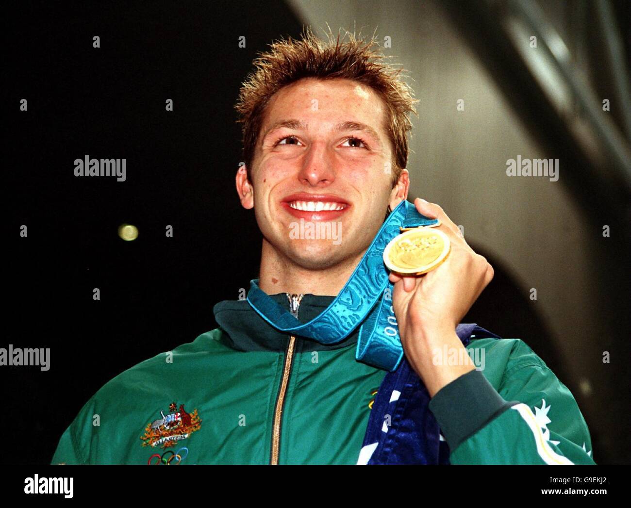 Australia's Ian Thorpe celebrates with his gold medal Stock Photo - Alamy