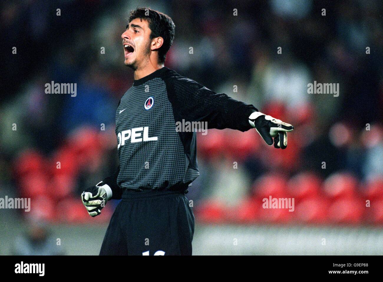 Paris St Germain goalkeeper Lionel Letizi shouts instructions Stock ...