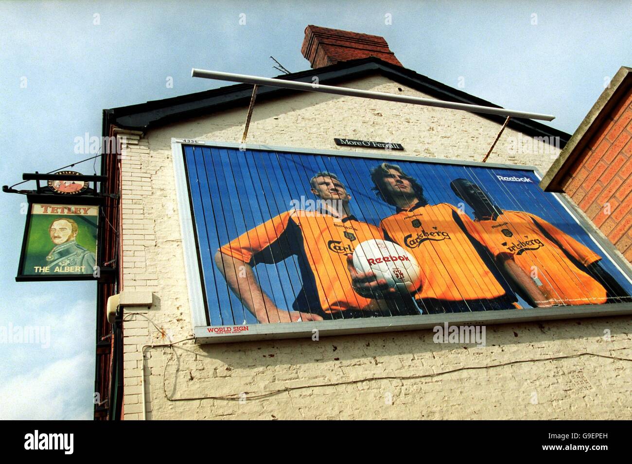 A Billboard on the side of a pub showing Liverpool players Stock Photo ...