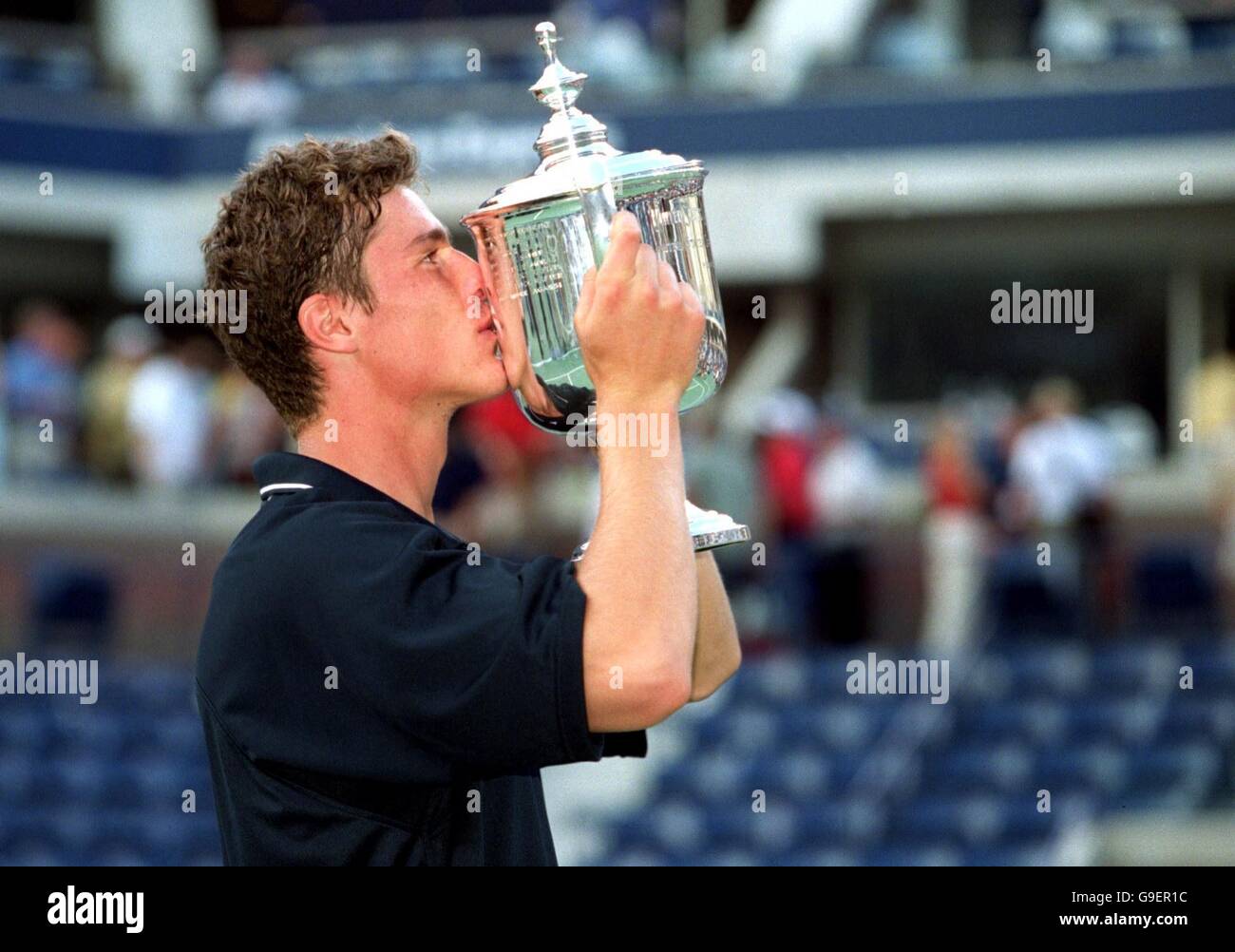 Marat safin kisses the us open trophy hi-res stock photography and ...