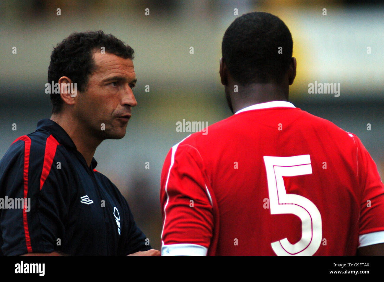 Nottingham forests manager colin calderwood chats to wes morgan hi-res ...