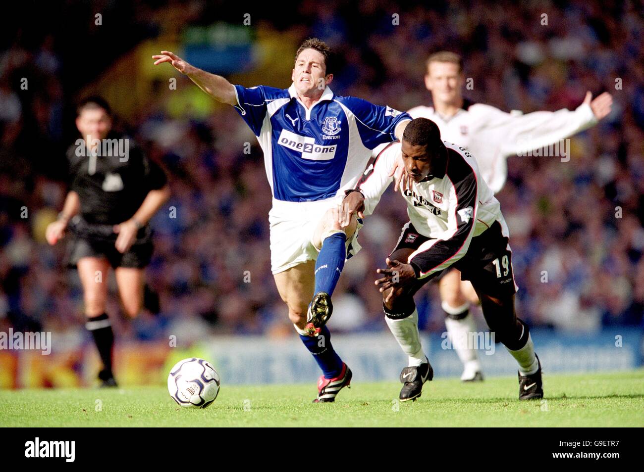 Everton's Joe-Max Moore (l) and Ipswich Town's Titus Bramble (r) race ...