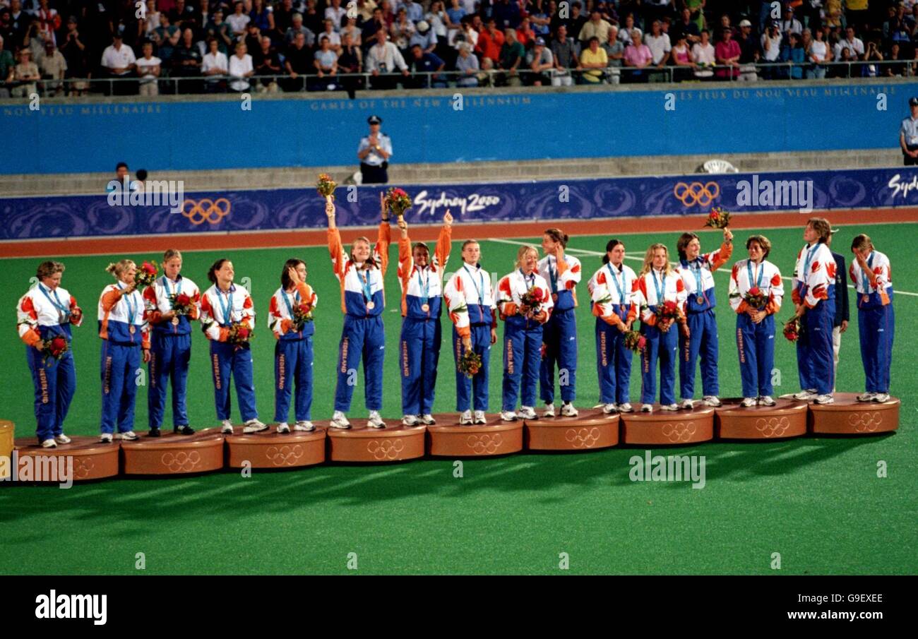 Sydney 2000 olympic gold medal podium hi-res stock photography and ...