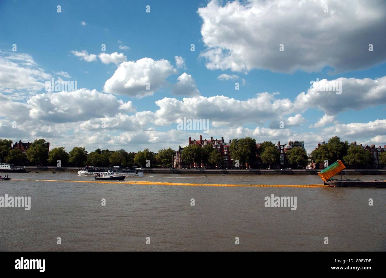 Thirty thousand yellow rubber ducks are released in the Thames for ...