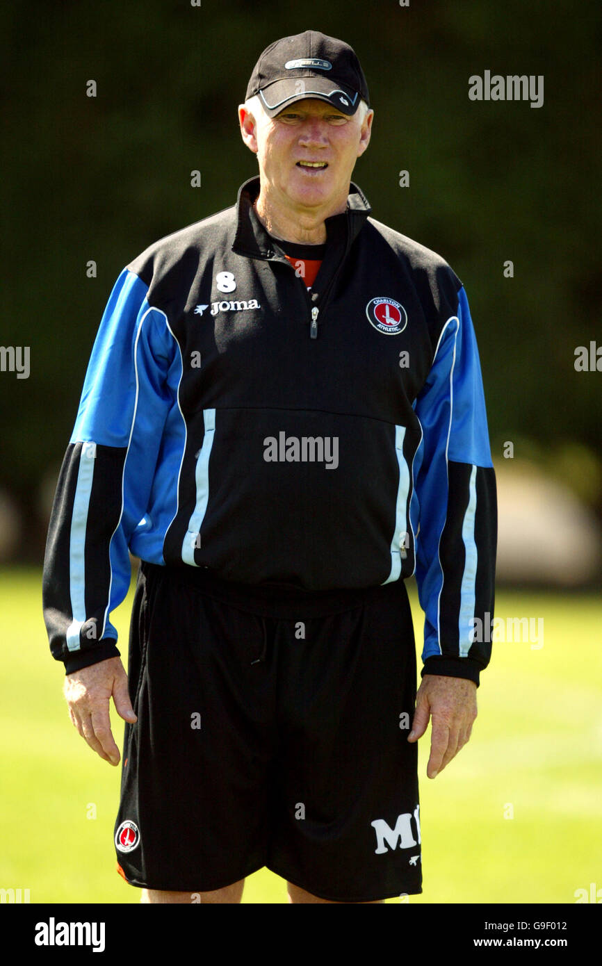 Charlton athletic goalkeeping coach mike kelly during training hi-res ...