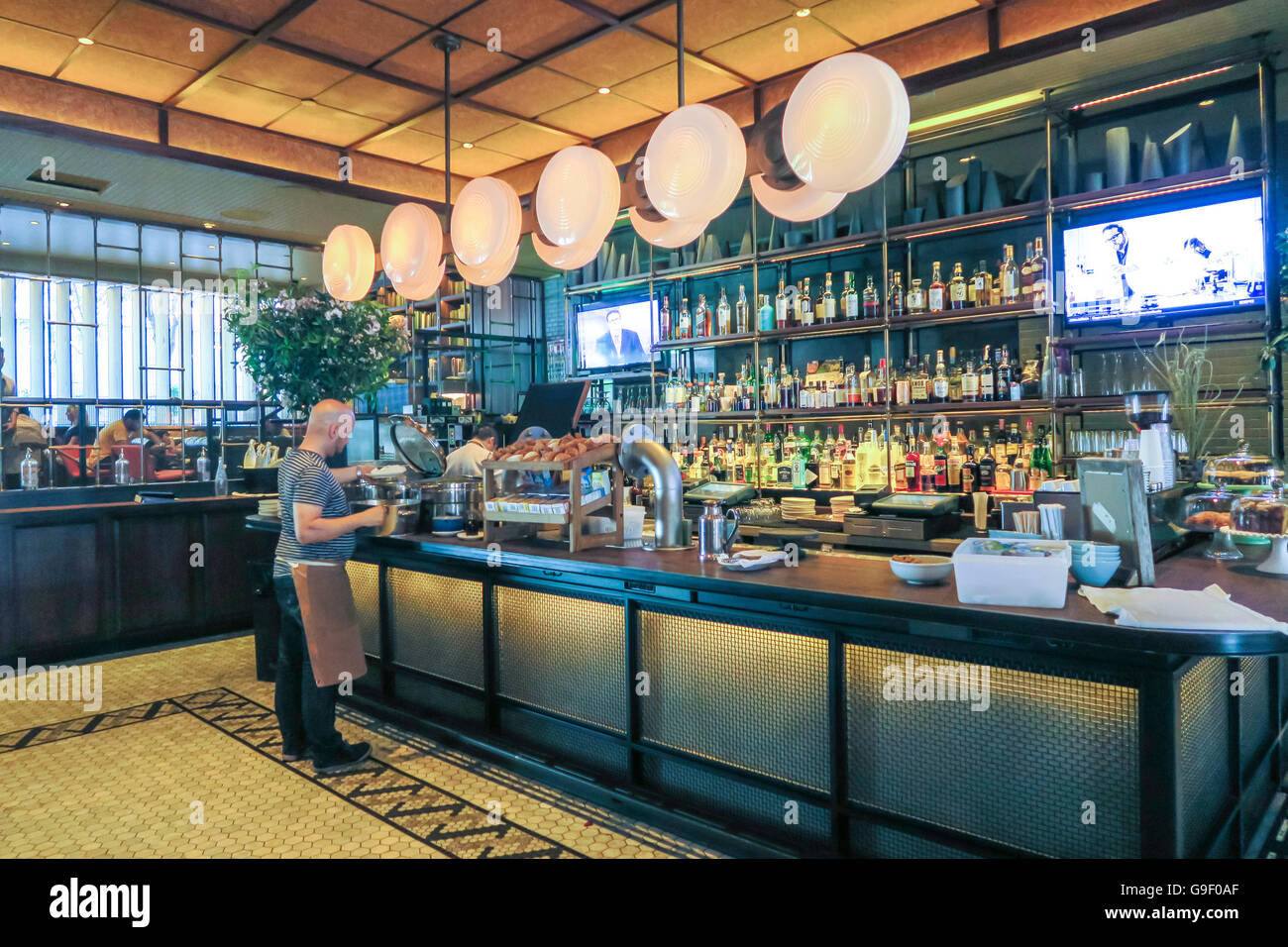 Midtown hotel bar hi-res stock photography and images - Alamy
