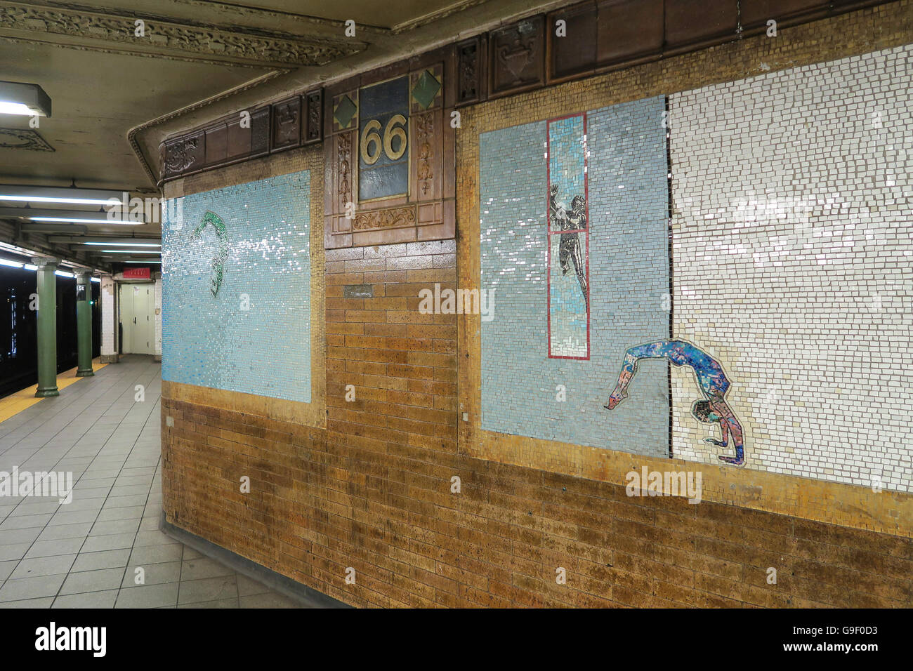 66th Street Subway Platform, NYC Stock Photo - Alamy