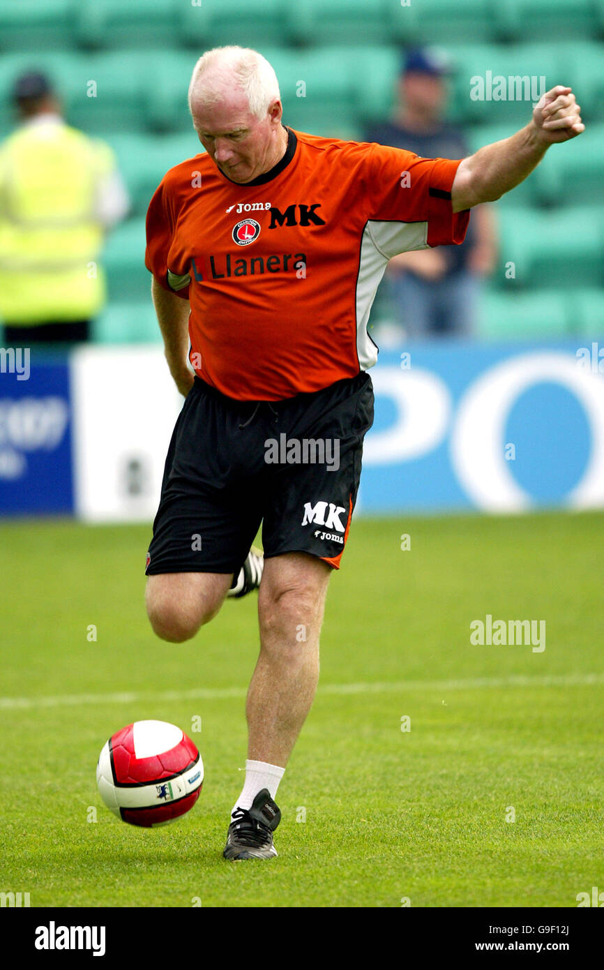 Mike kelly hi-res stock photography and images - Alamy