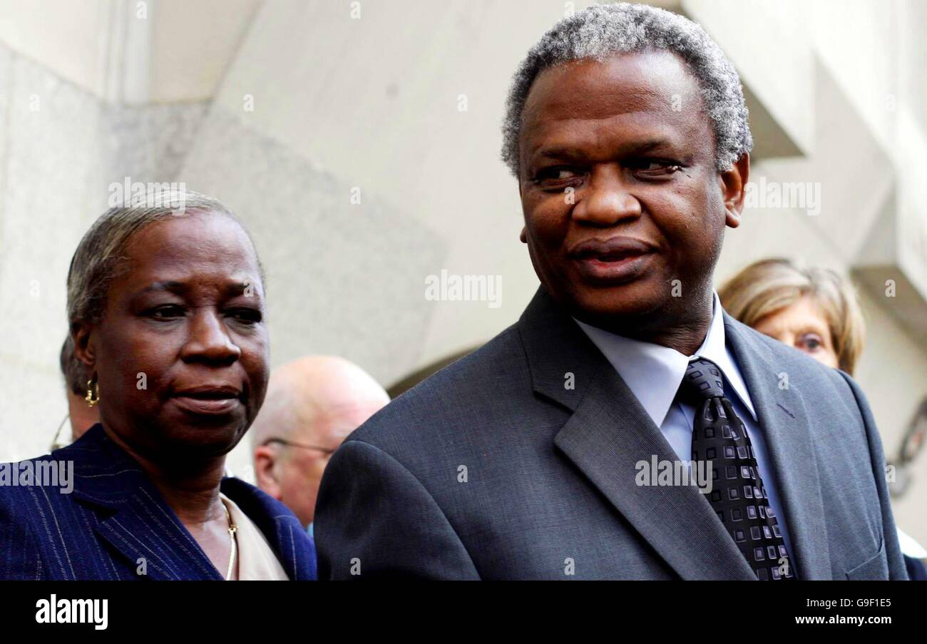 Outside old bailey preddie brothers hi-res stock photography and images ...