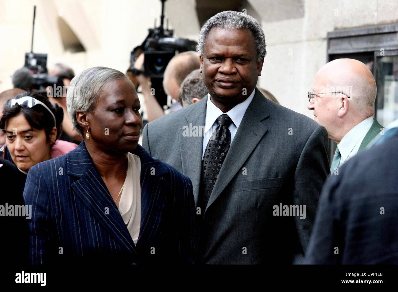 Outside old bailey preddie brothers hi-res stock photography and images ...