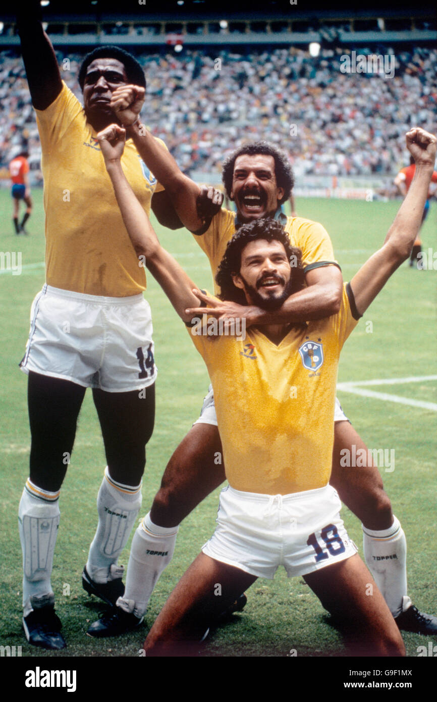Football socrates socrates hi-res stock photography and images - Alamy