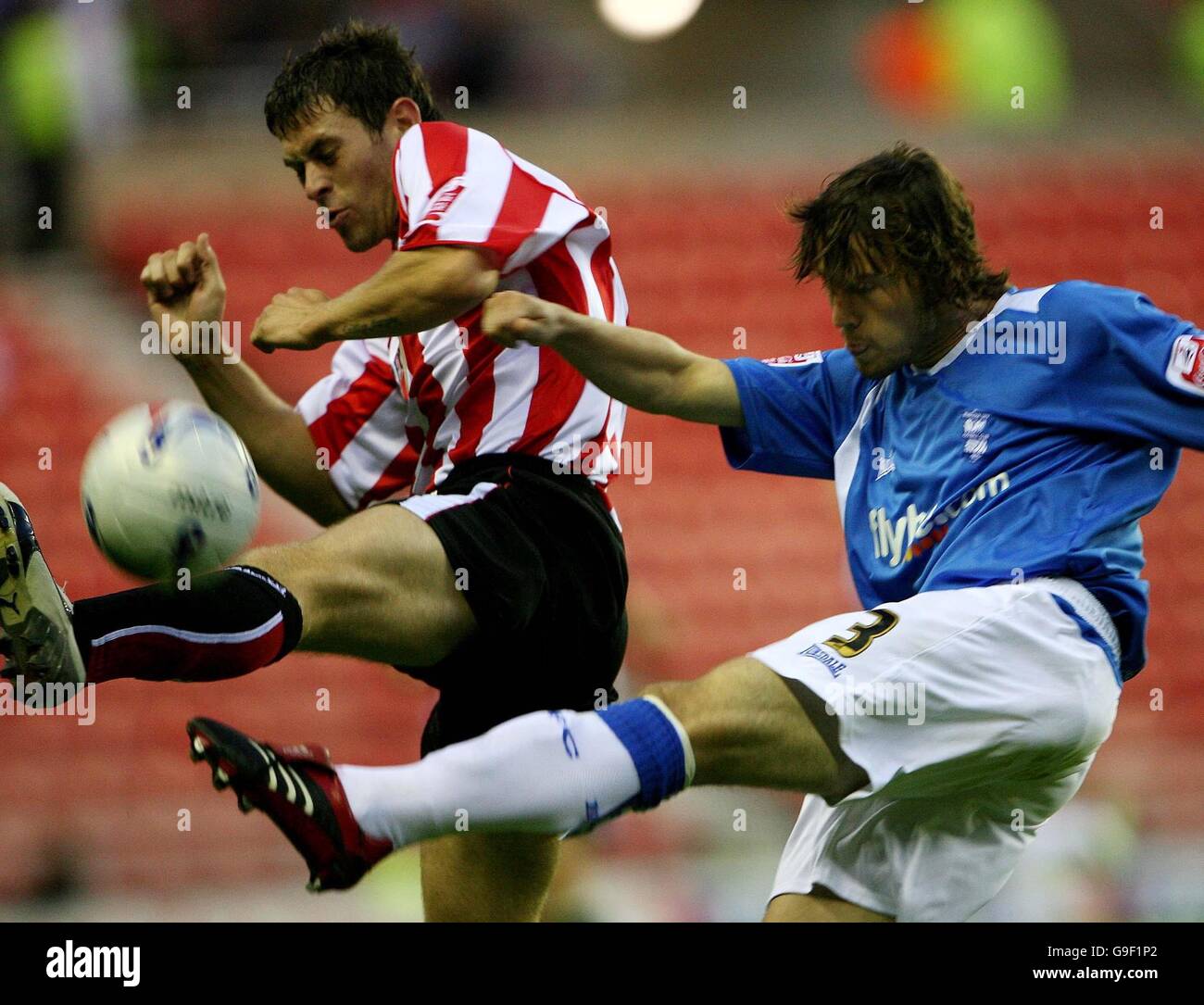 Sunderland's Daryl Murphy (L) battles with Birmingham City's Matt ...