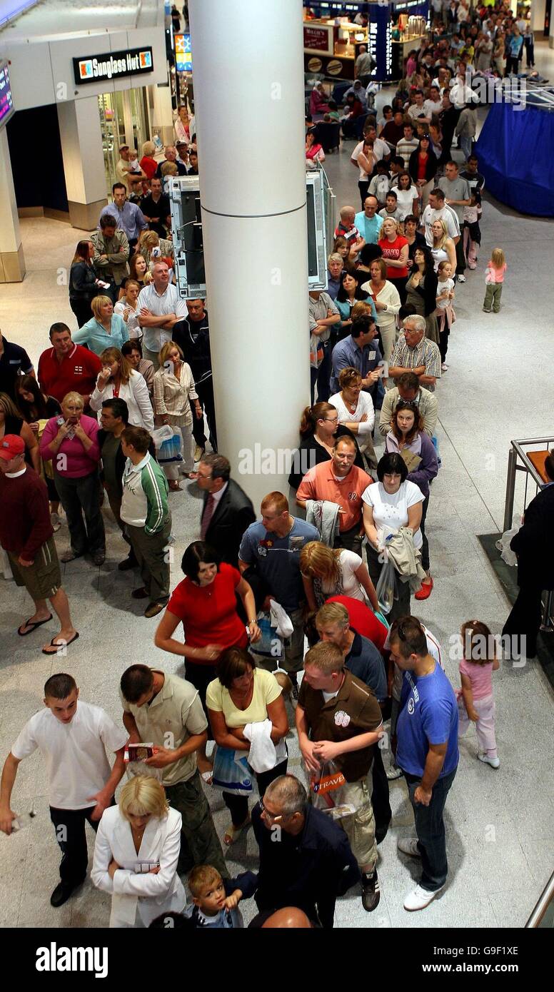 Manchester airport terminal 1 hi-res stock photography and images - Alamy