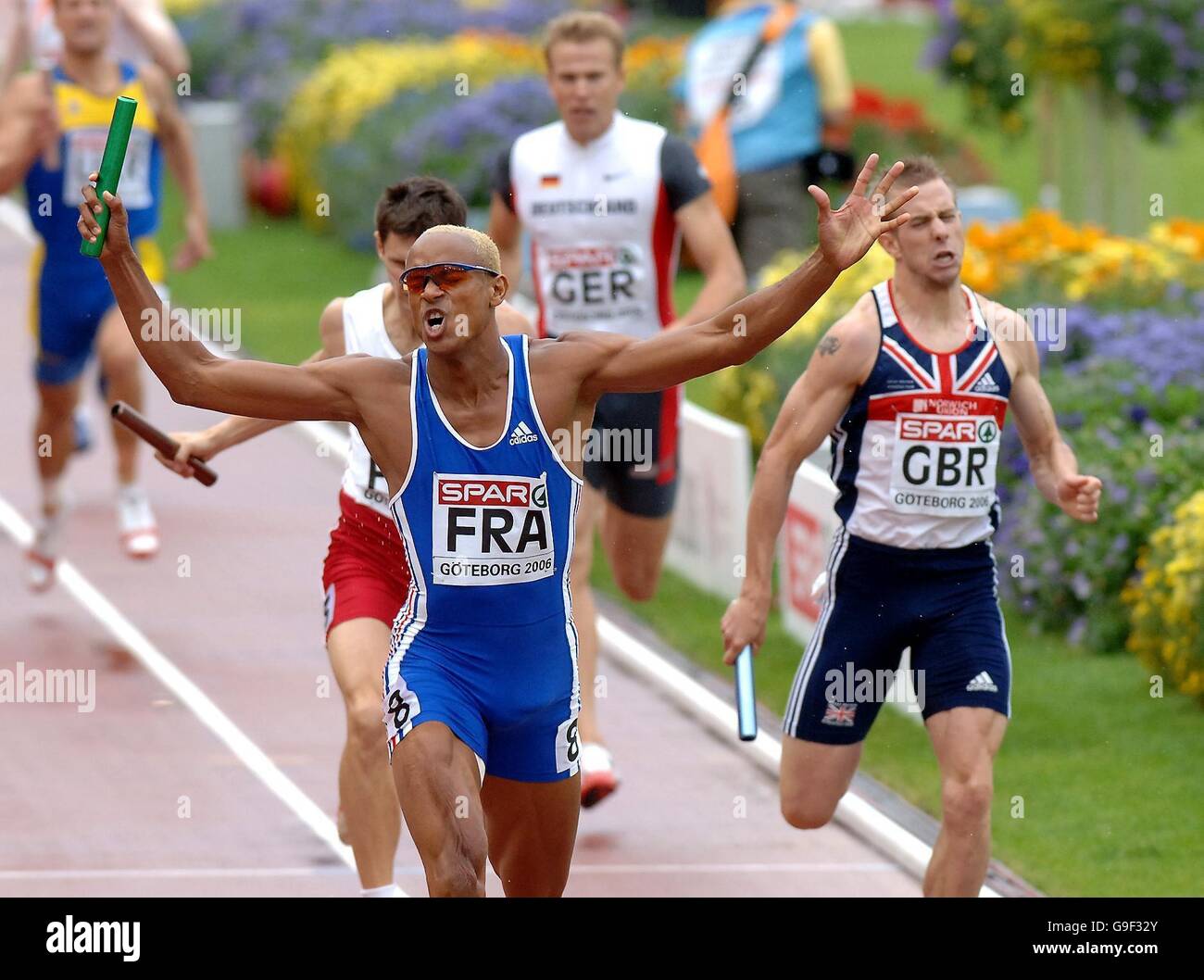 4x400 relay hi-res stock photography and images - Alamy