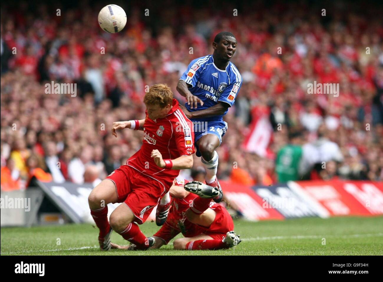 Chelsea's Shaun Wright-Phillips finds his path blocked by Liverpool's ...