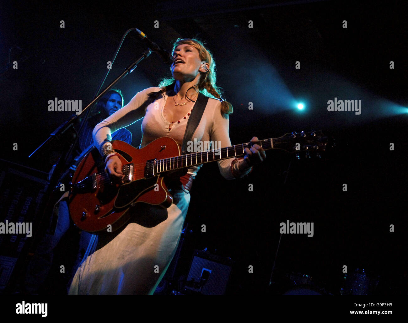 Former Catatonia lead singer Cerys Matthews performing a gig at The ...