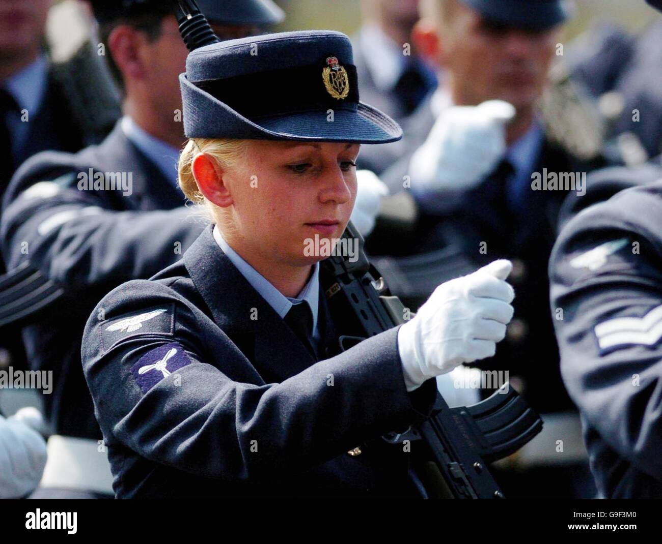 A servicewoman from raf 39 squadron hi-res stock photography and images ...