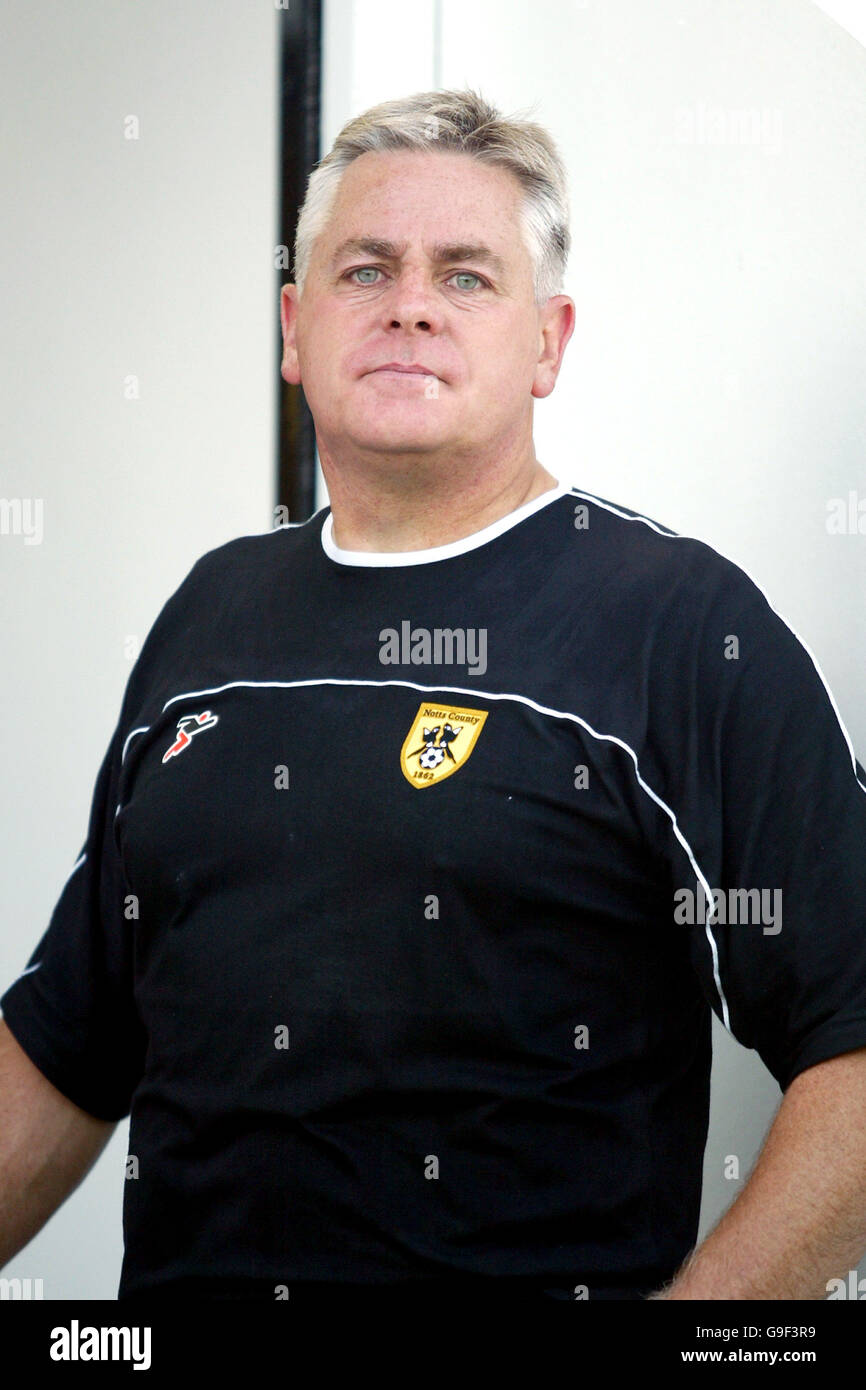 Notts county coach hi-res stock photography and images - Alamy