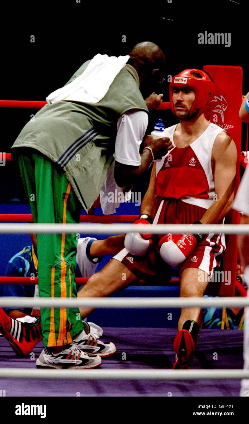 Ireland's Michael Roche (r) receives advice from his corner between ...