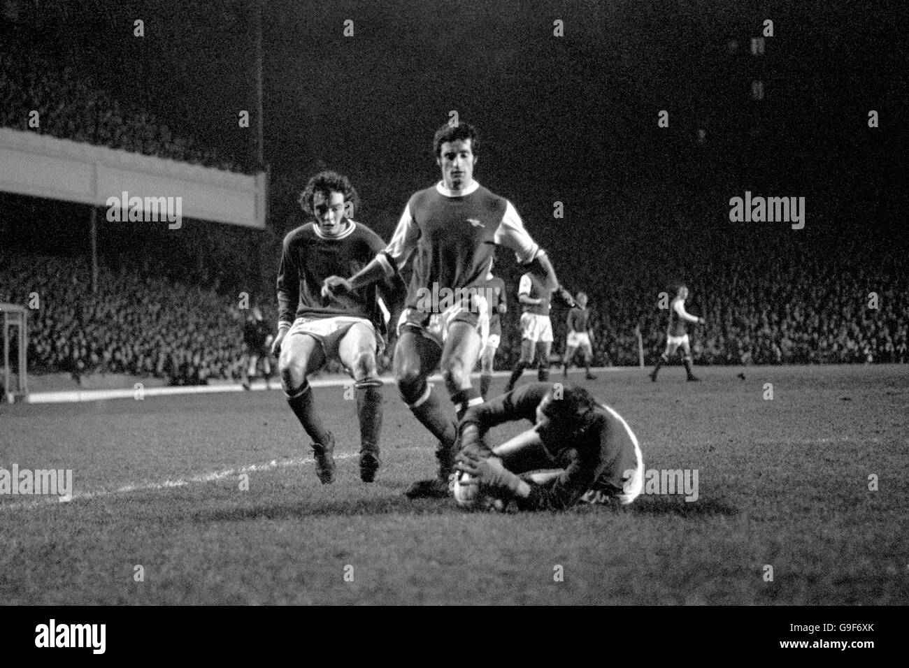 Arsenal goalkeeper bob wilson Black and White Stock Photos & Images - Alamy