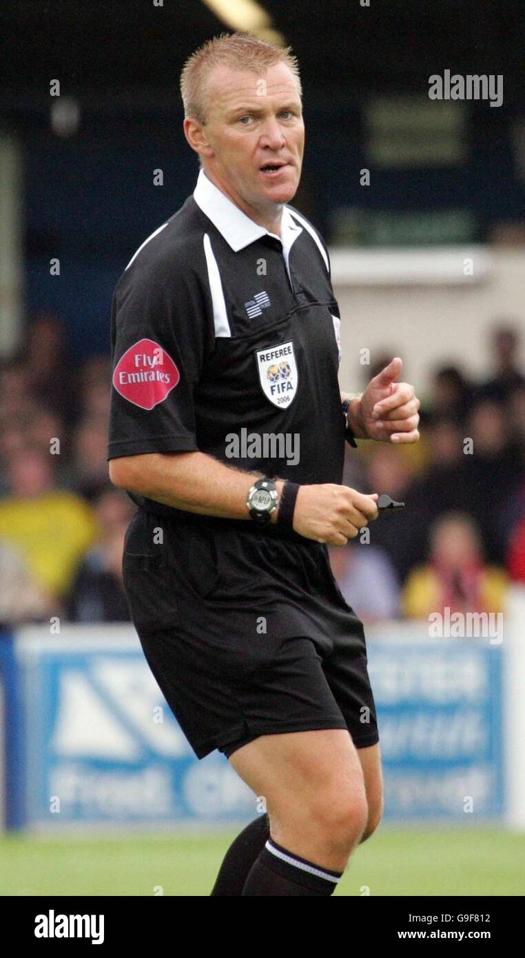 Coca cola championship match layer road hi-res stock photography and ...