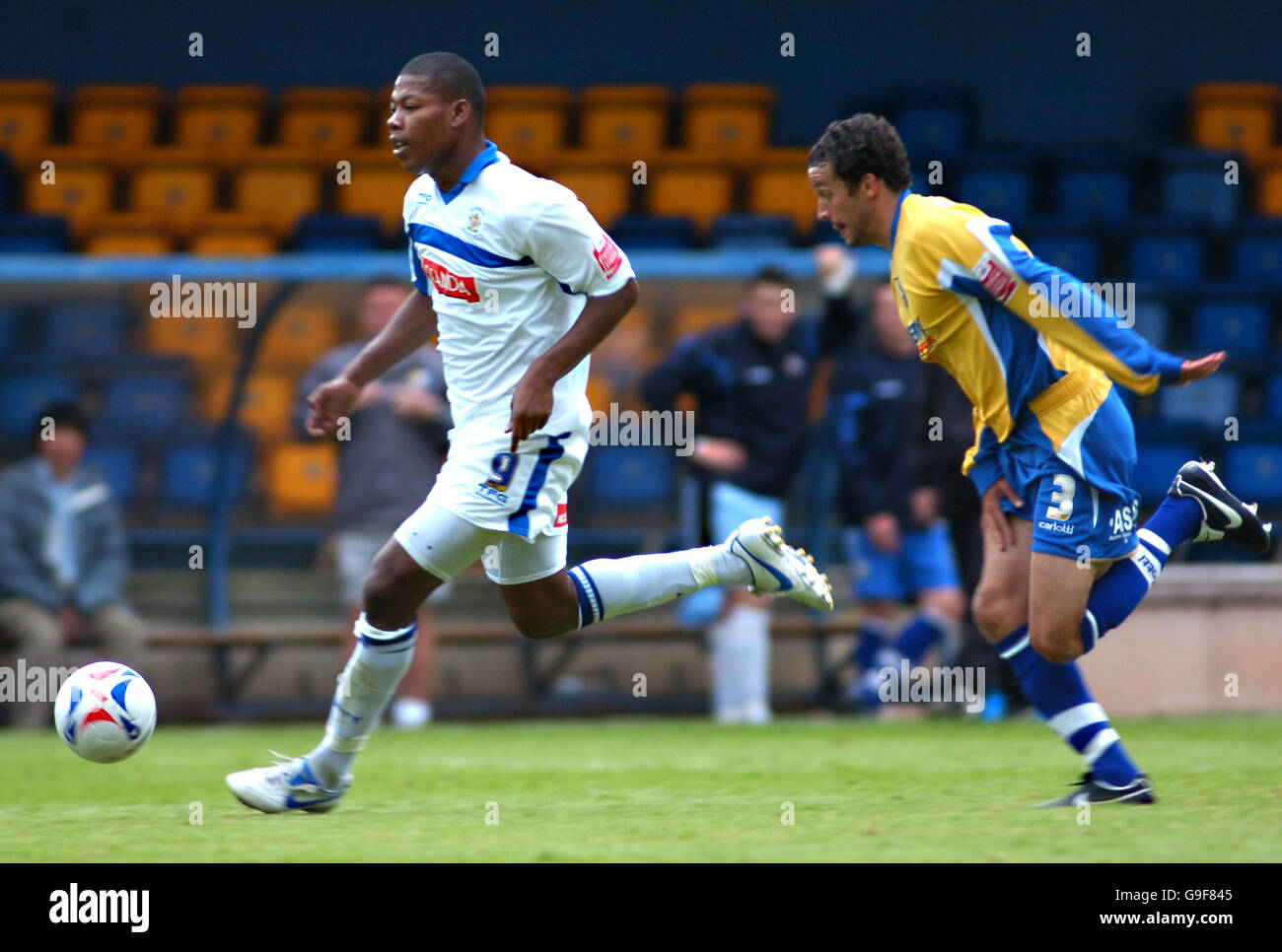 Mansfield Town's Gareth Jellyman and Stockport County's Tesfaye Bramble ...