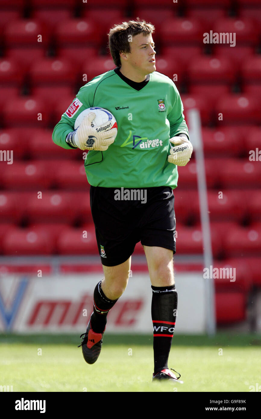 Wrexham goalkeeper mike ingham hi-res stock photography and images - Alamy