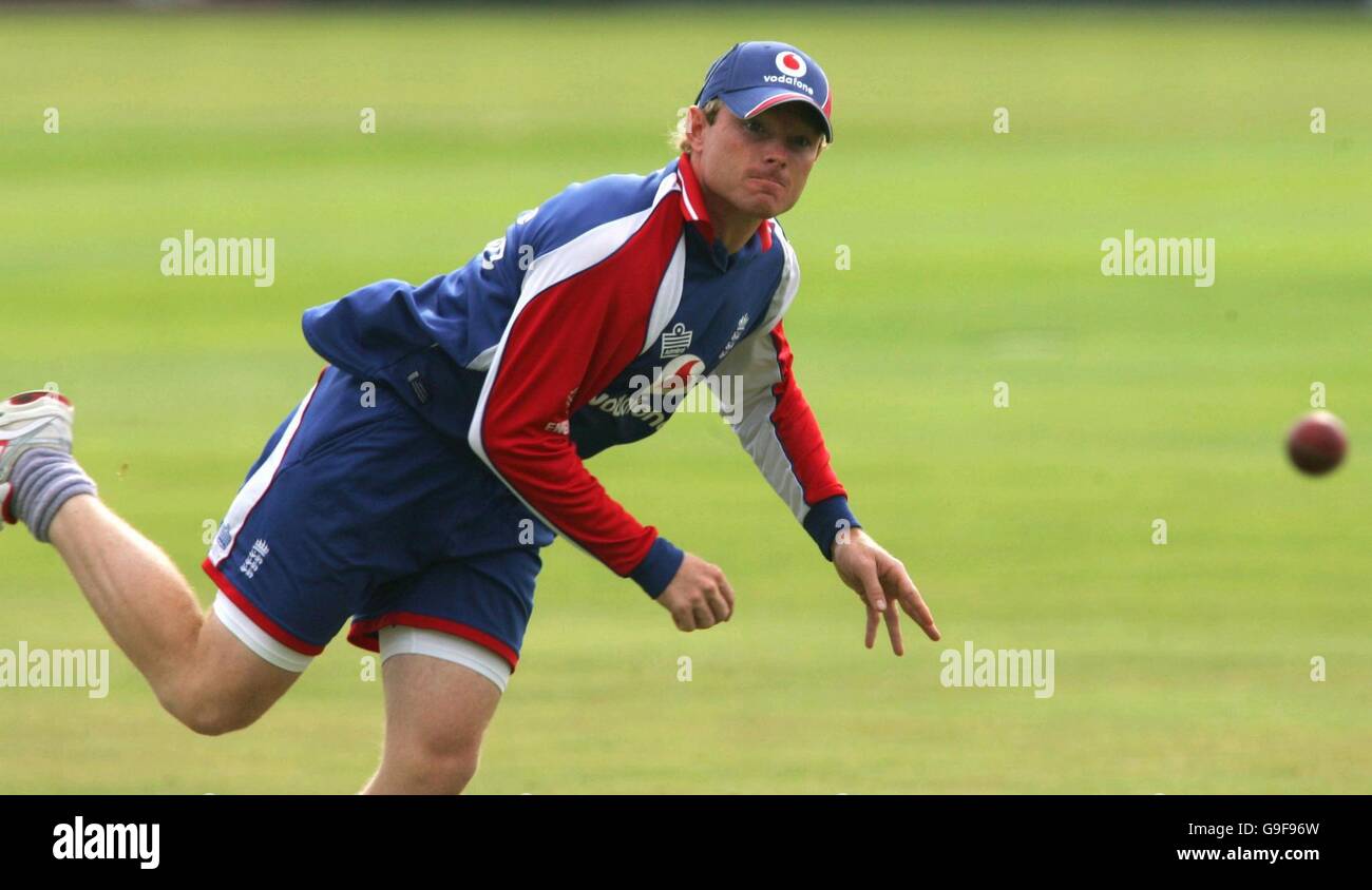 Cricket england nets session london hi-res stock photography and images ...