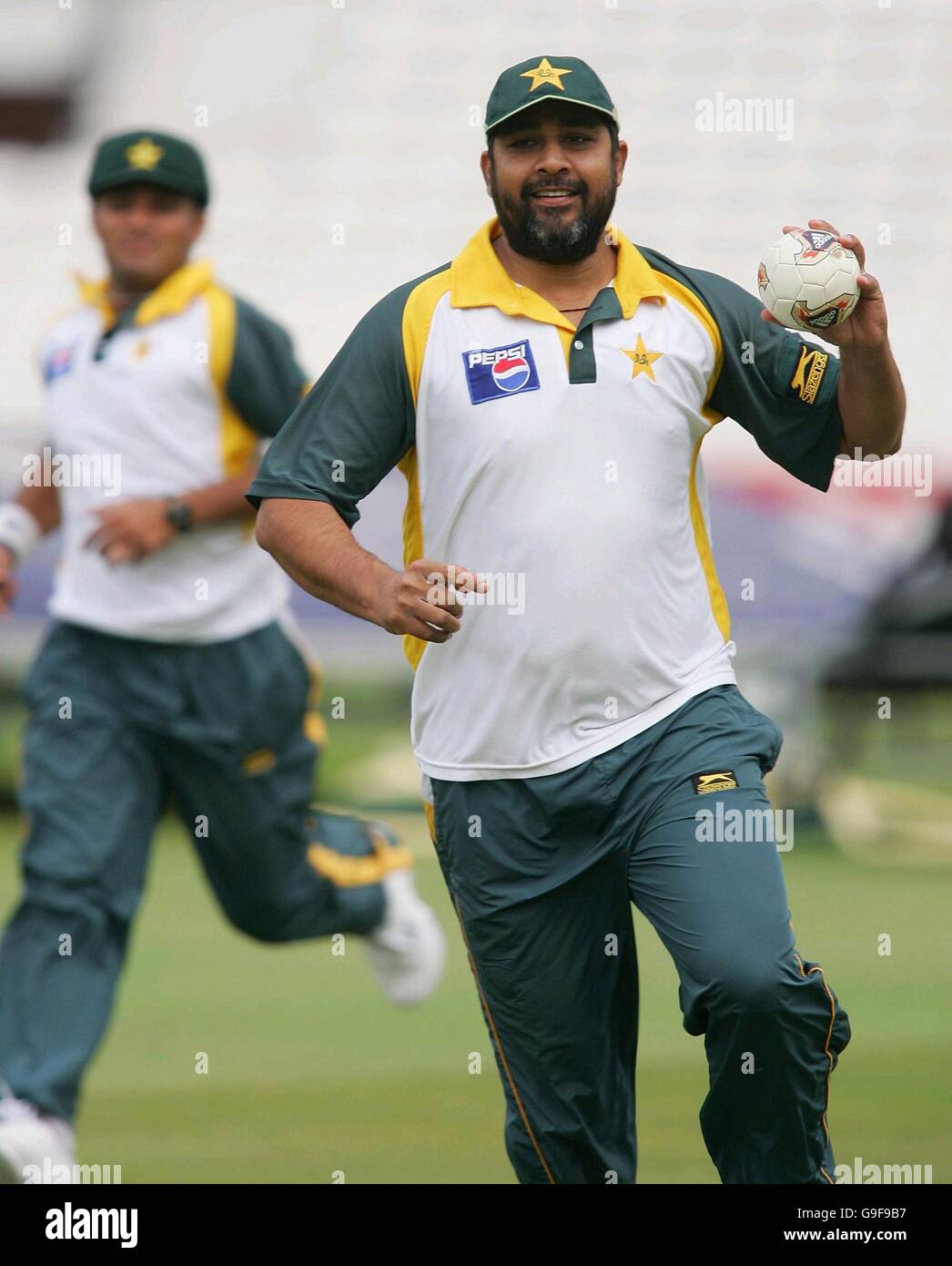 Pakistan captain inzamam ul haq nets session brit oval hi-res stock ...