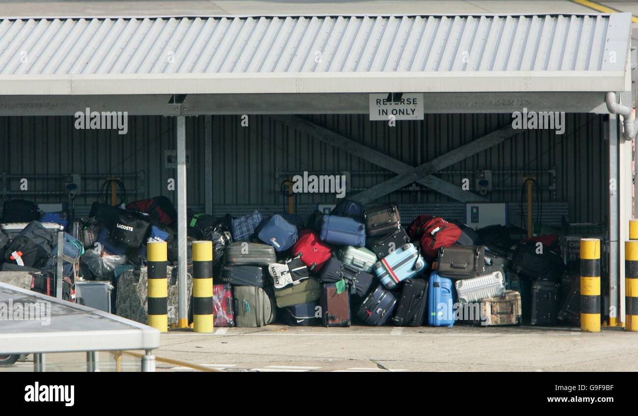 Flight cancellations continue hi-res stock photography and images - Alamy