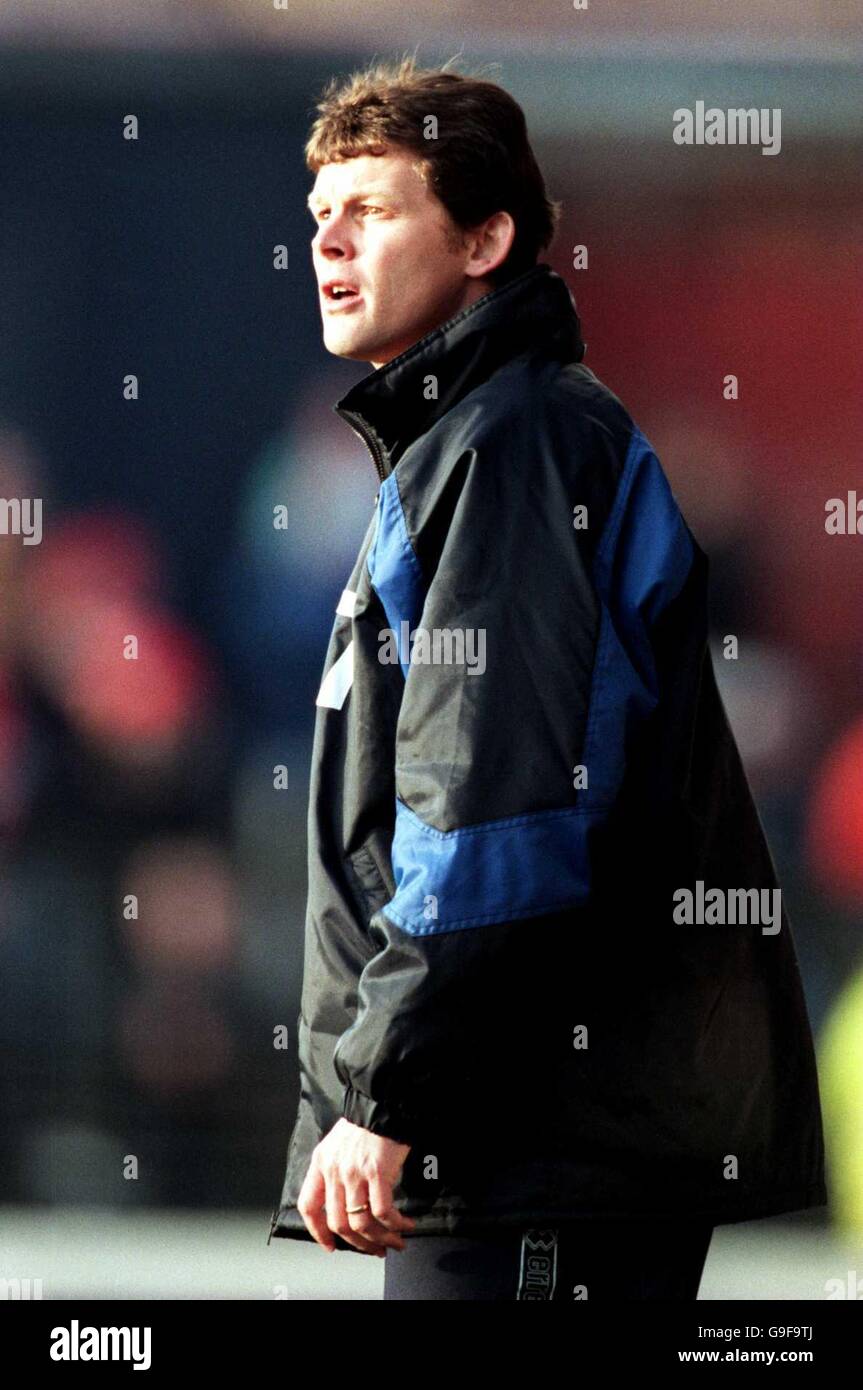 Steve cotterill cheltenham town manager hi-res stock photography and ...