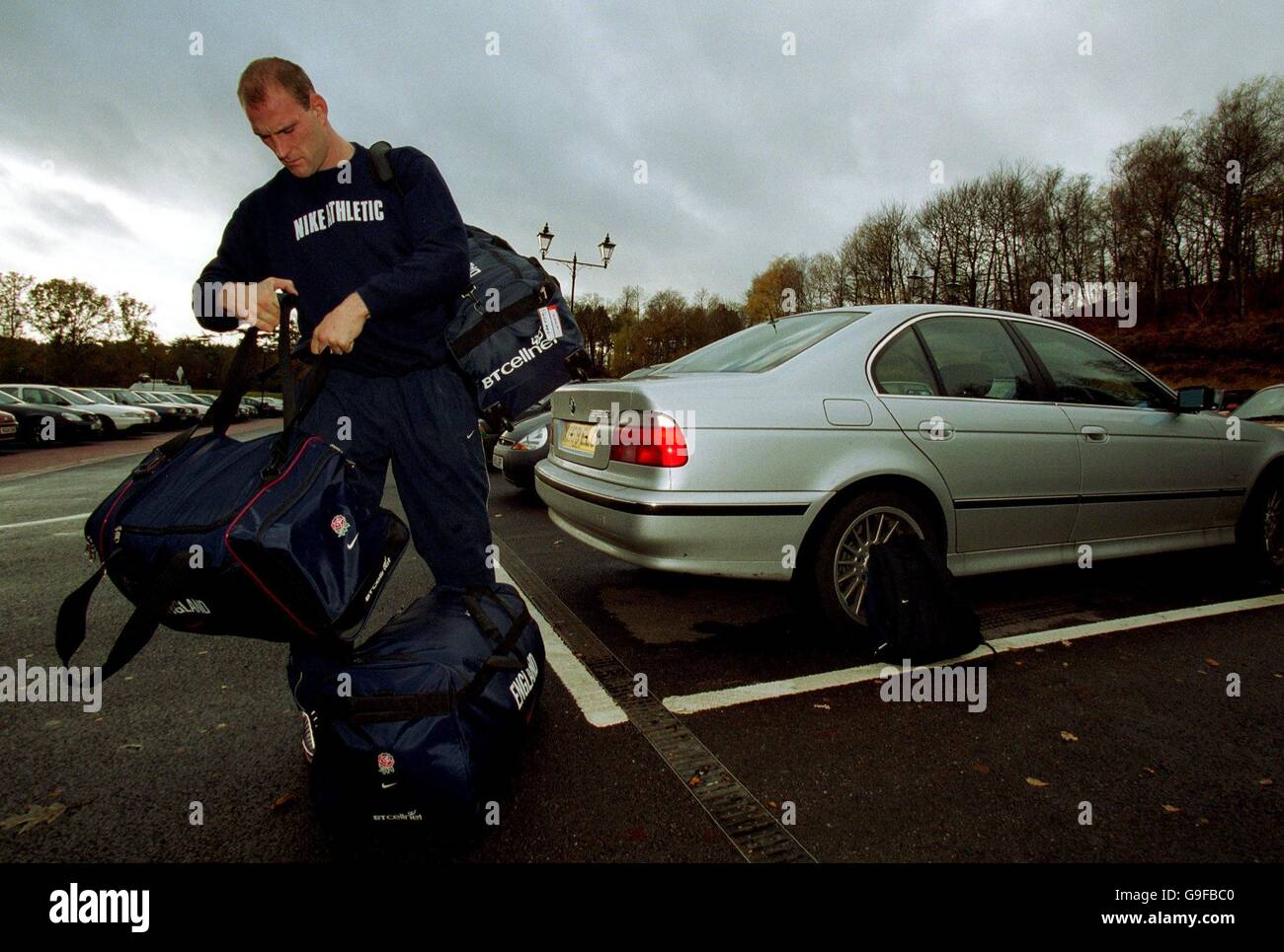 Englands lawrence dallaglio returns to the teams hotel hi-res stock ...