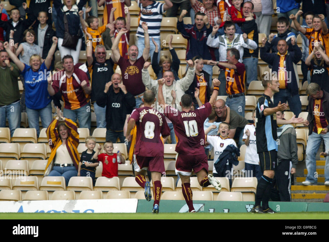 Bradford City's Dean Windass celebrates his equalising goal against ...