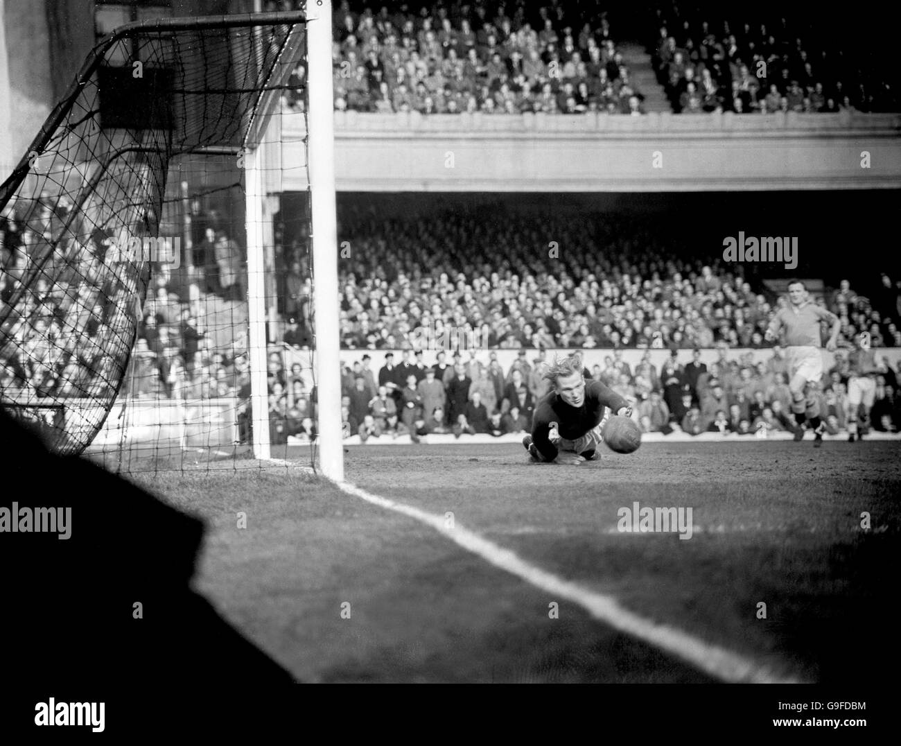 Manchester city goalkeeper bert trautmann Black and White Stock Photos ...