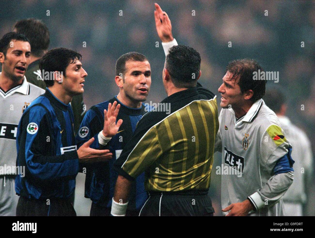 (L-R) Inter Milan's Javier Zanetti and Luigi Di Biagio argue with ...