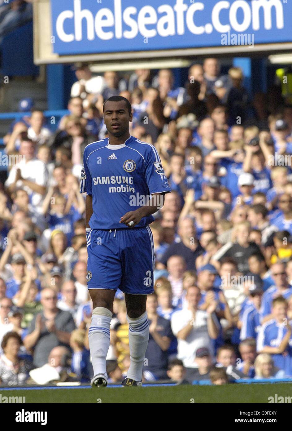Ashley cole chelsea signing hi-res stock photography and images - Alamy