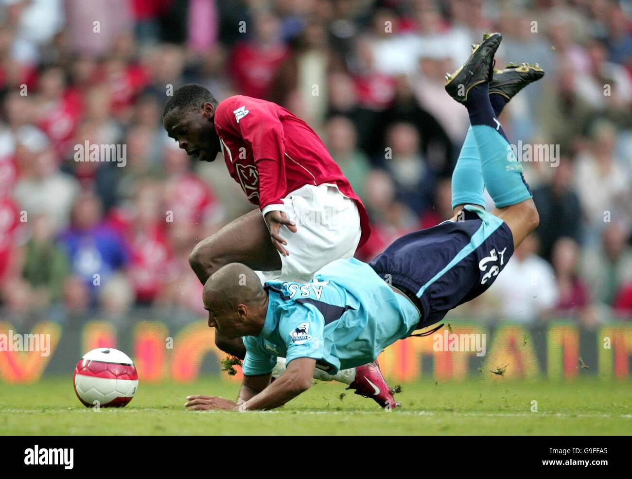 Manchester uniteds louis saha in action hi-res stock photography and ...