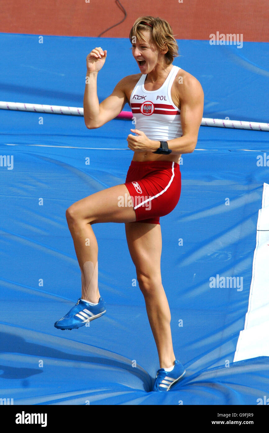 Poland's Roza Kasprzak celebrates clearing the bar in the pole vault ...