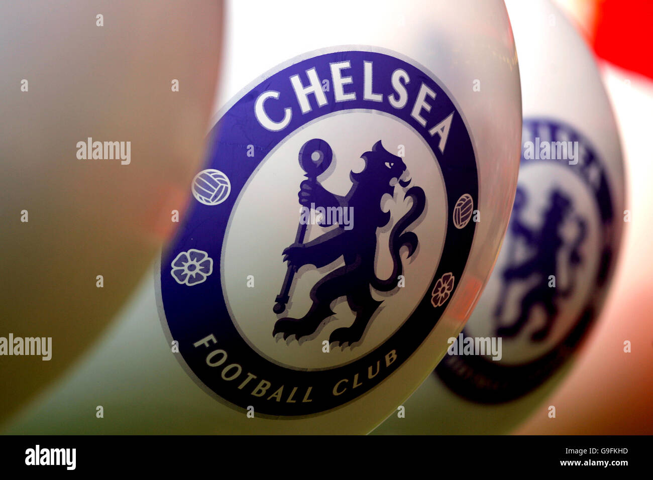 Chelsea football club badge hi-res stock photography and images - Alamy