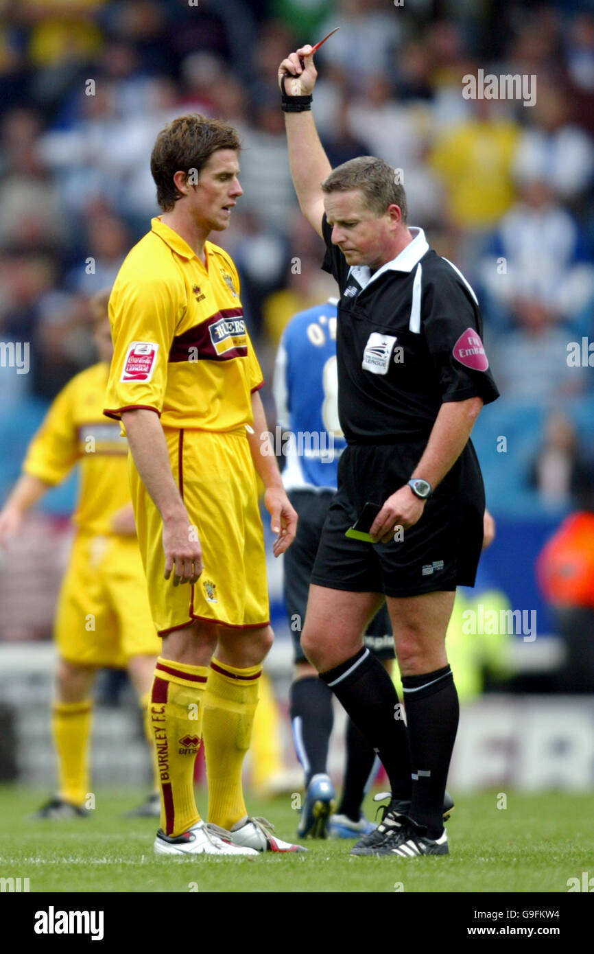 Full length sent off red card hi-res stock photography and images - Alamy