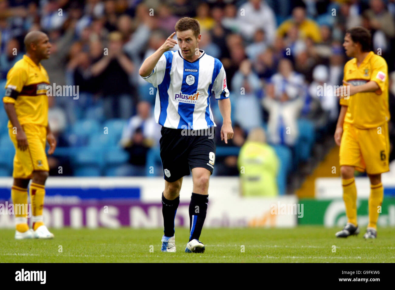 Sheffield Wednesday's Steve MacLean celebrates scoring his penalty ...