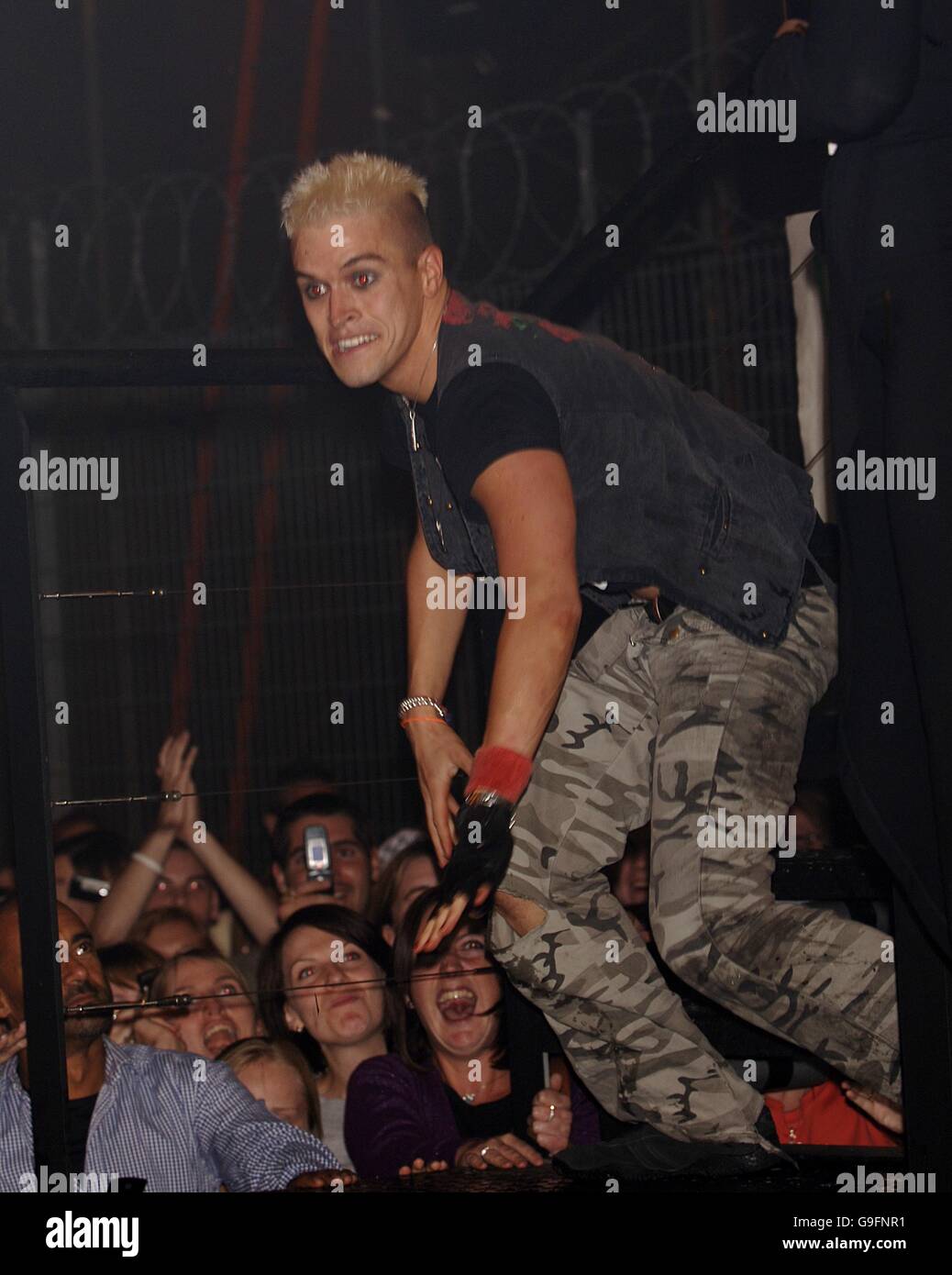 Winner pete bennett leaves the big brother house hi-res stock ...